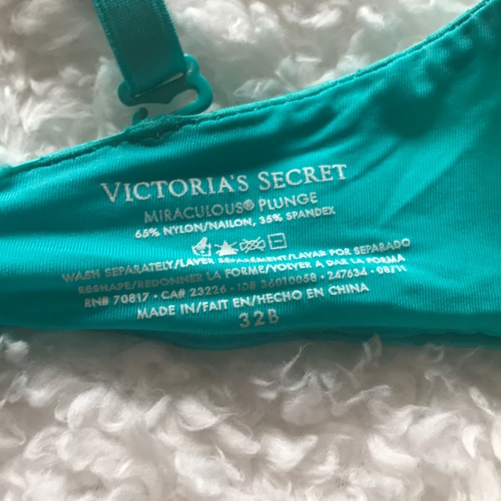 Victorias Secret Miraculous Plunge Bra Gem